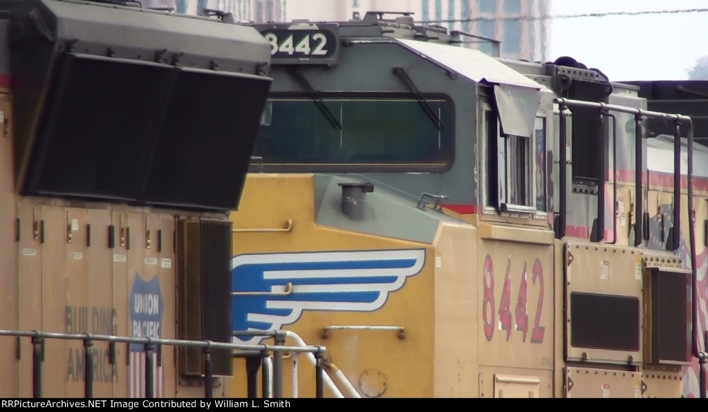 EB Hot Shot Manifest Frt at LV Roundhouse (6)